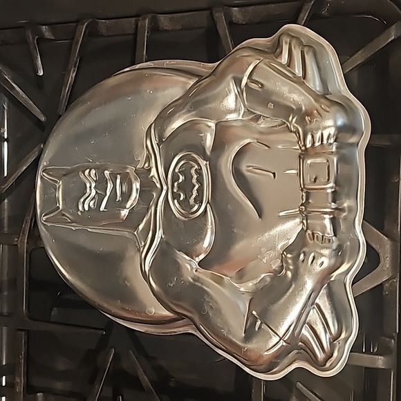 Wilton | Kitchen | Batman Cake Pan Dc Comics Wilton Birthday 989 ...